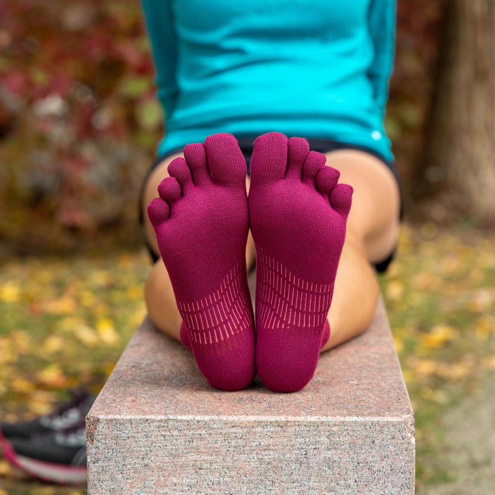 Women's Injinji Women's Run Lightweight No-Show Toe Socks